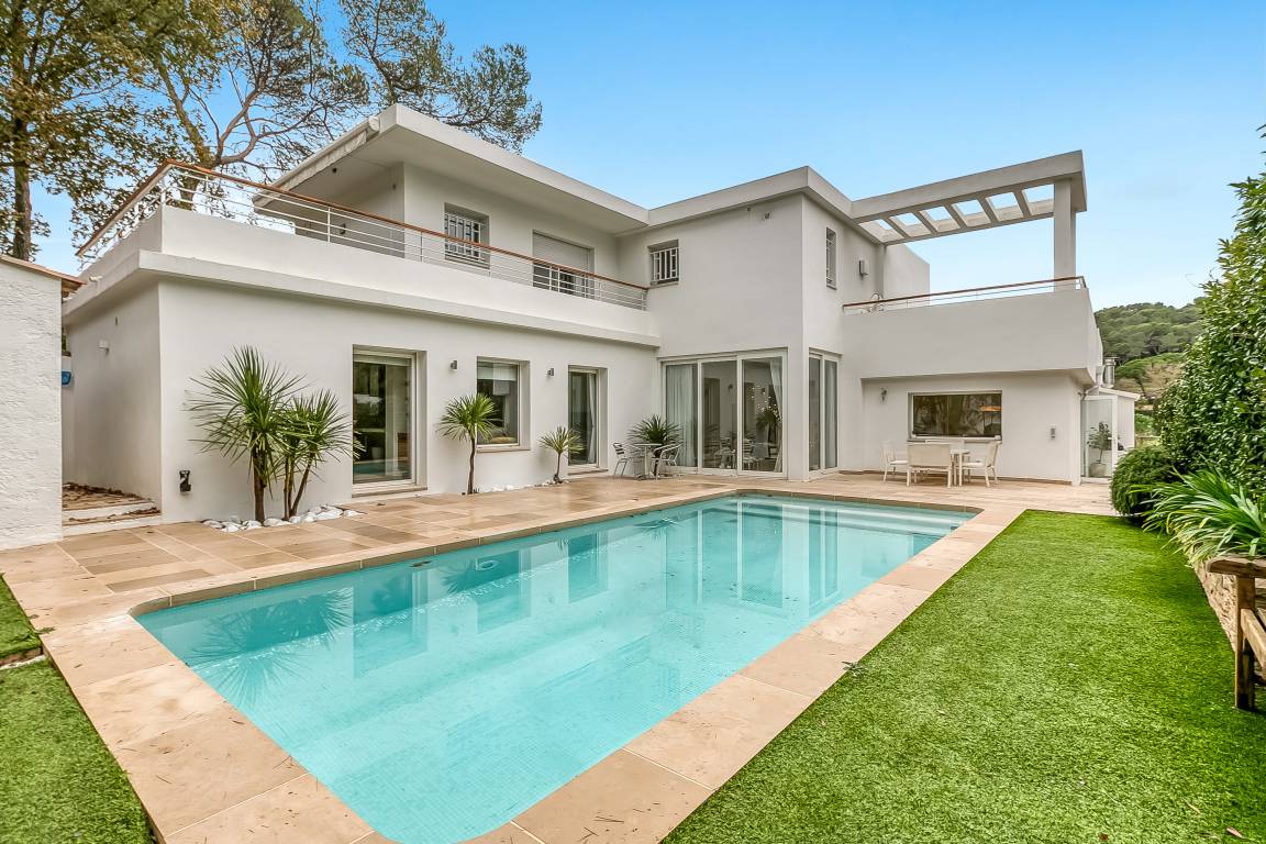 250 M² Villa ∙ 4 Chambres ∙ 8 Personnes - Antibes