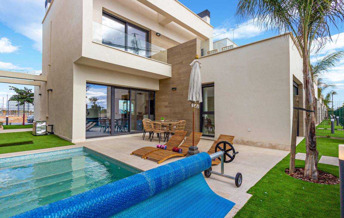 122 M² Huis ∙ 3 Slaapkamers ∙ 6 Gasten - Los Alcázares