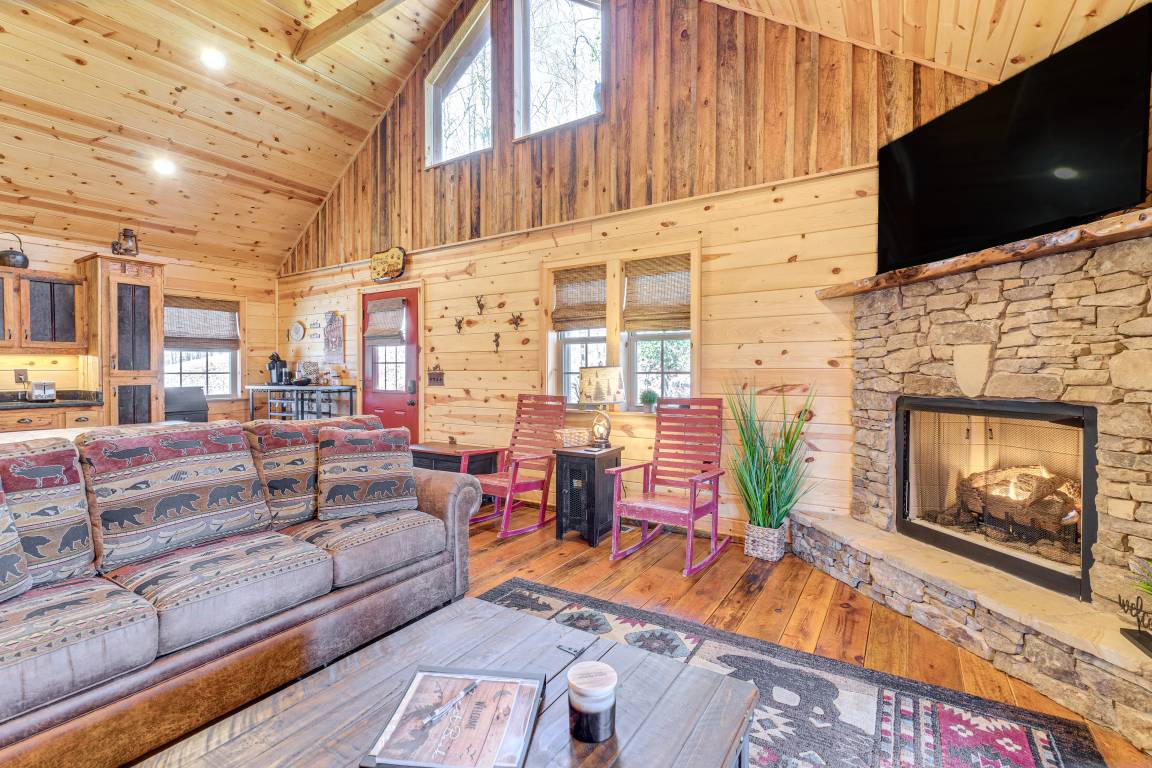 96 M² House ∙ 2 Bedrooms ∙ 6 Guests - Murphy, NC