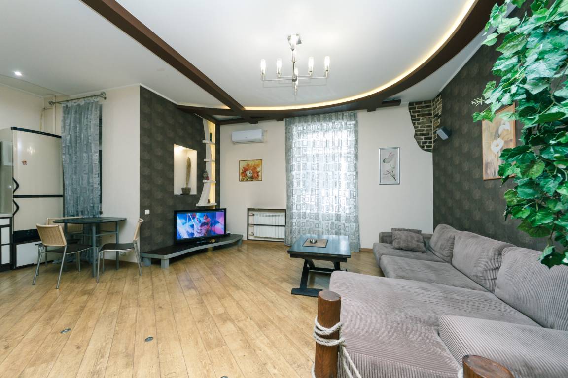 65 M² Apartment ∙ 2 Bedrooms ∙ 3 Guests - Киев