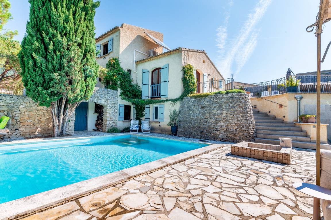 200 M² House ∙ 3 Bedrooms ∙ 6 Guests - Nyons