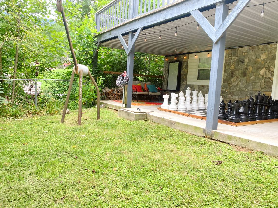 84 M² House ∙ 1 Bedroom ∙ 2 Guests - Waynesville, NC