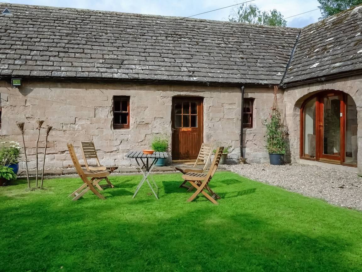 Cottage ∙ 2 Bedrooms ∙ 4 Guests - Forfar
