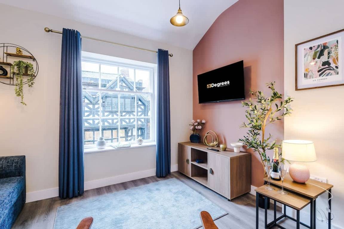 Apartment ∙ 1 Bedroom ∙ 4 Guests - Chester Castle: Agricola Tower and Castle Walls