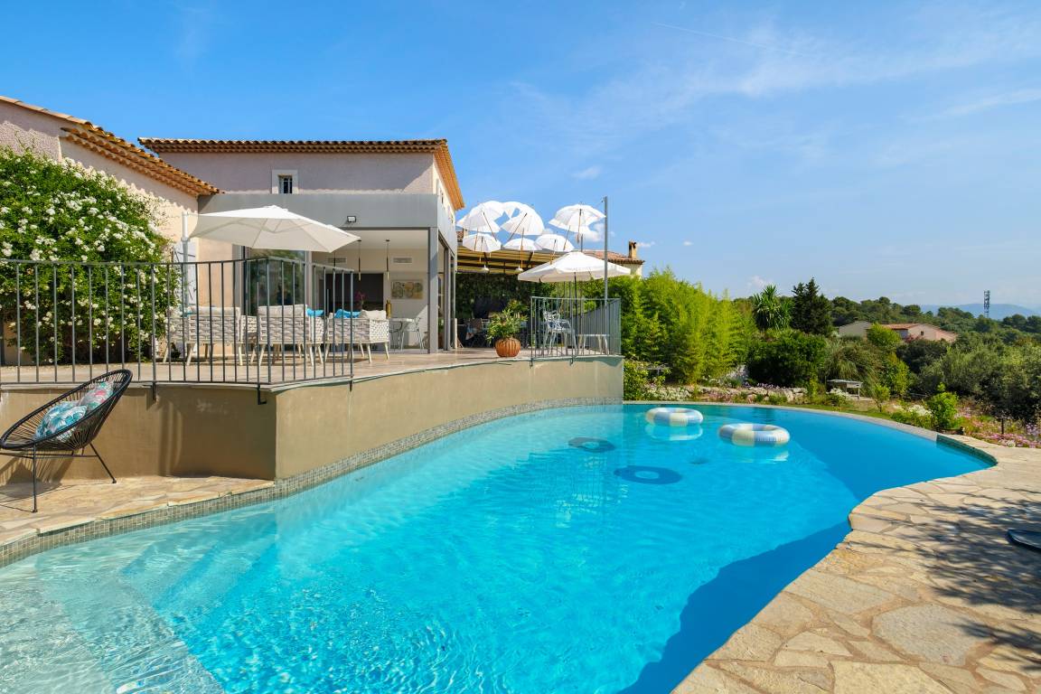 190 M² Villa ∙ 5 Habitaciones ∙ 9 Huéspedes - Antibes