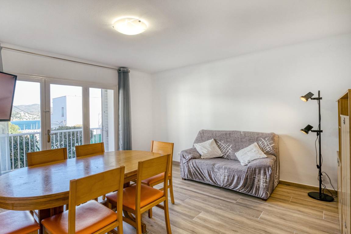 80 M² Apartamento ∙ 3 Habitaciones ∙ 6 Huéspedes - Cadaqués