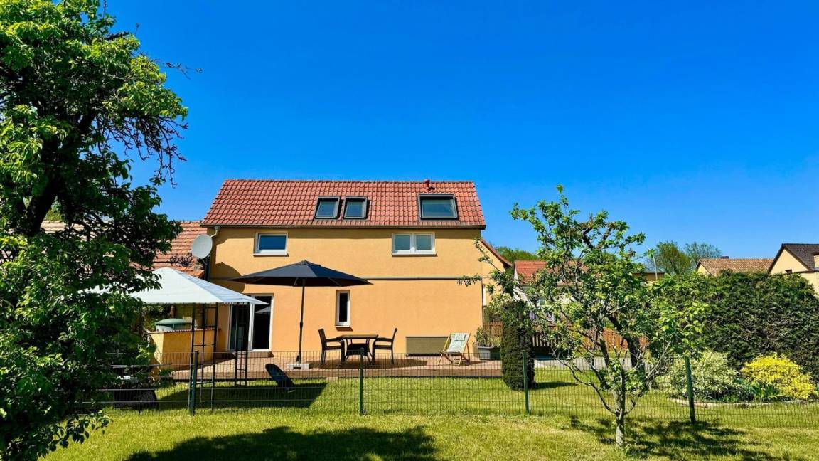 100 M² House ∙ 2 Bedrooms ∙ 4 Guests - Potsdam