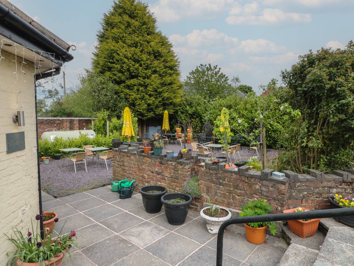 Cottage ∙ 1 Bedroom ∙ 4 Guests - Stoke-on-Trent