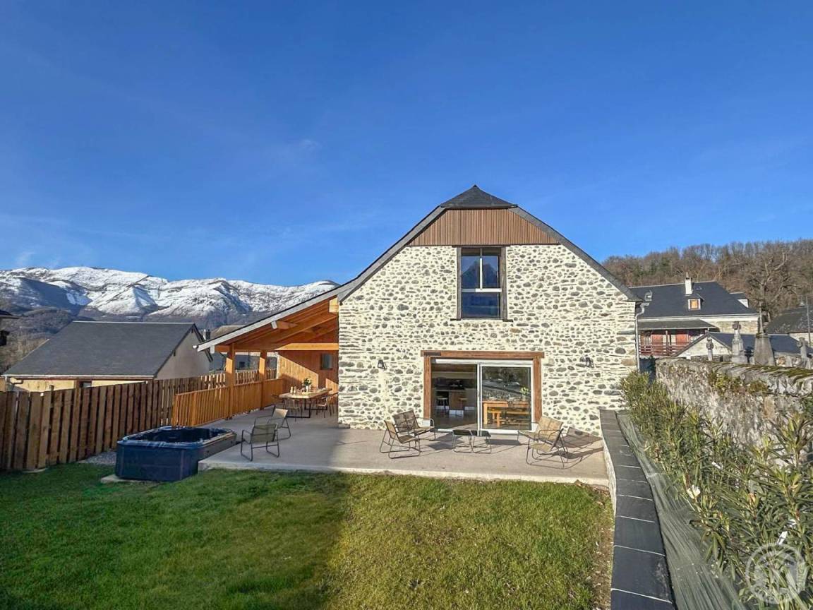 240 M² Gîte ∙ 4 Bedrooms ∙ 8 Guests - Lourdes