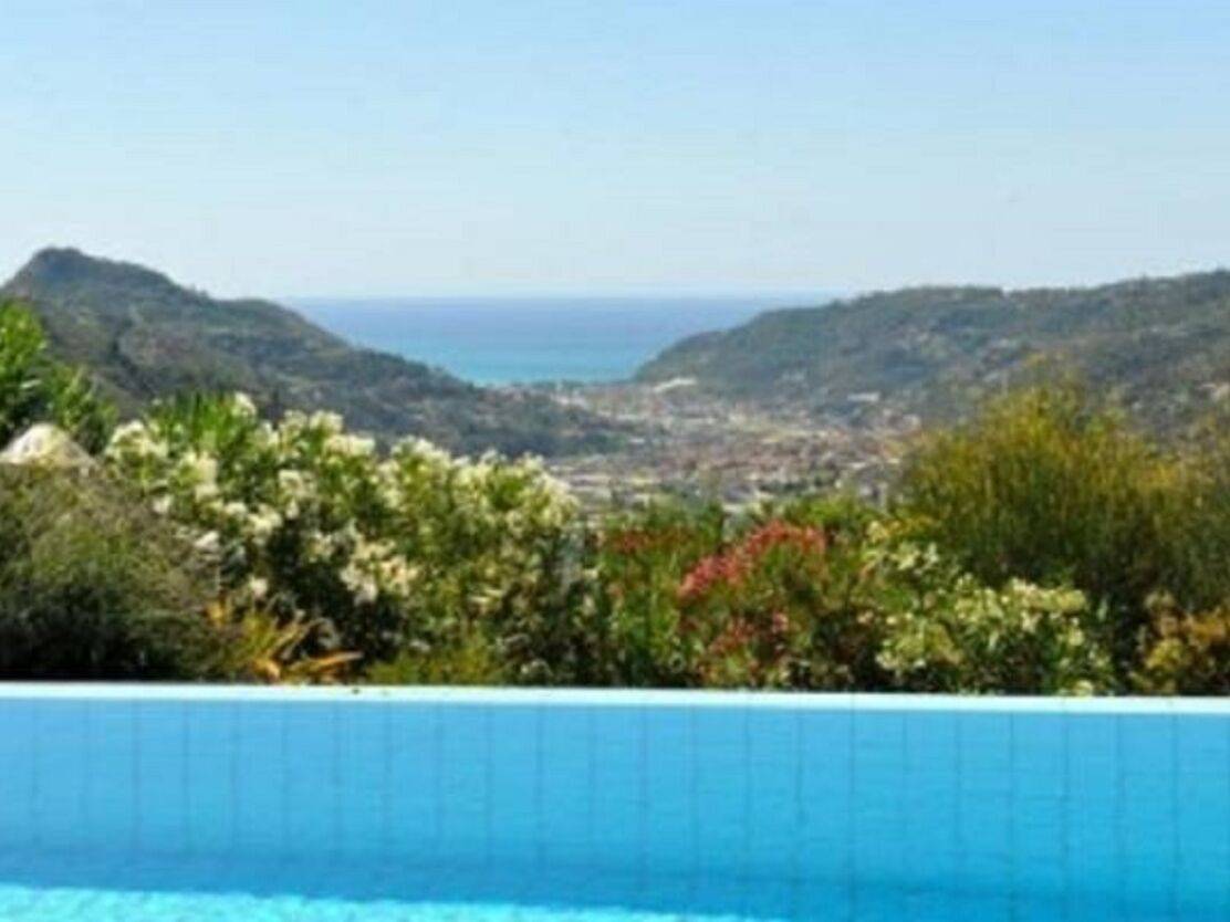 250 M² Villa ∙ 4 Bedrooms ∙ 9 Guests - Ventimiglia