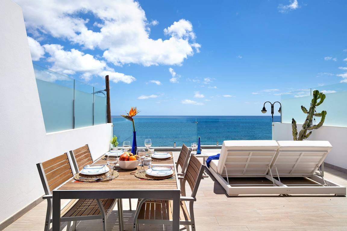80 M² Ferienwohnung ∙ 2 Schlafzimmer ∙ 4 Gäste - La Graciosa