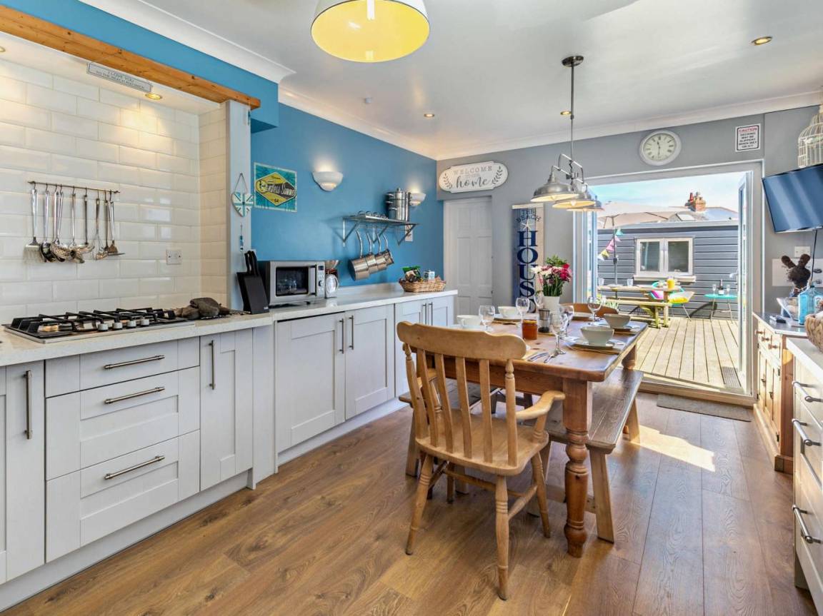 Cottage ∙ 4 Bedrooms ∙ 8 Guests - Newquay