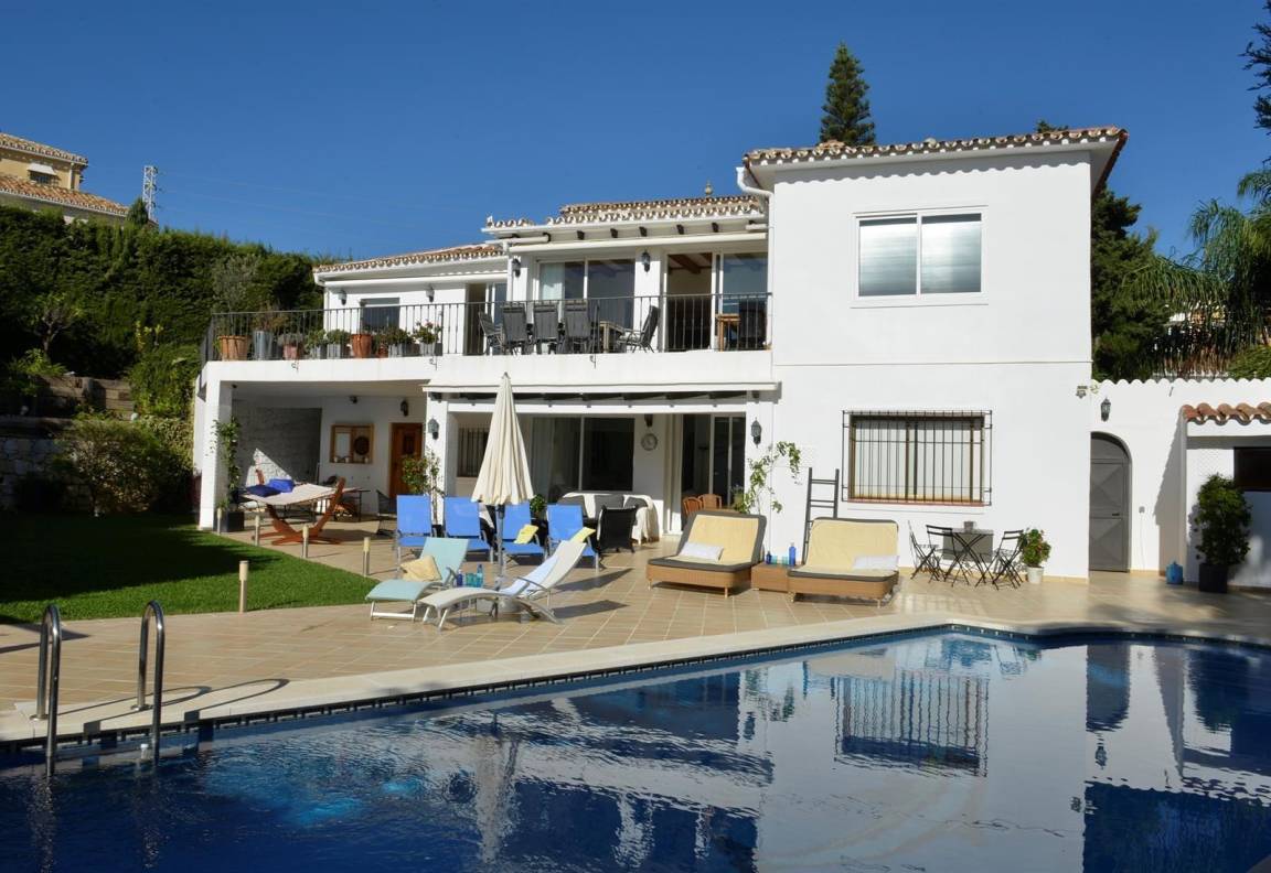300 M² Villa ∙ 5 Bedrooms ∙ 15 Guests - Sitio de Calahonda