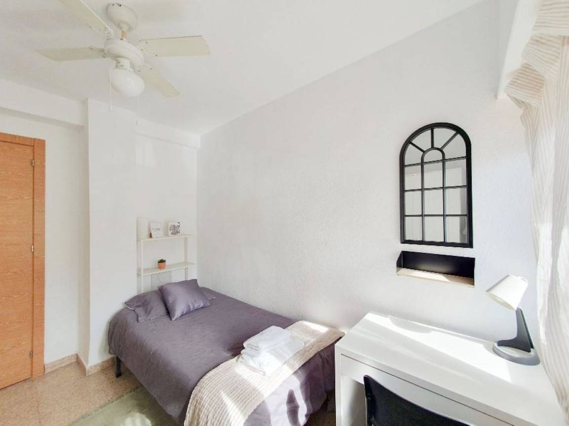 85 M² Private Room ∙ 1 Bedroom ∙ 1 Guest - Valencia