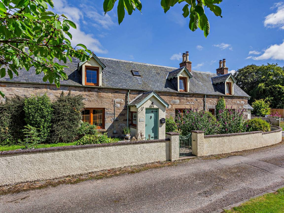 Cottage ∙ 2 Bedrooms ∙ 4 Guests - Loch Glass