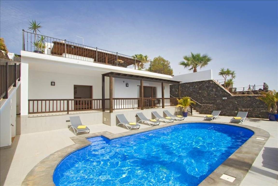 Villa ∙ 5 Bedrooms ∙ 10 Guests - Puerto del Carmen
