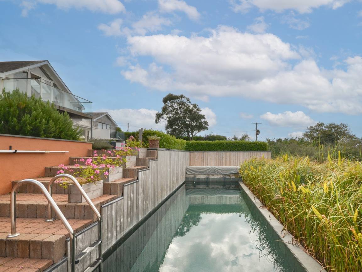 Cottage ∙ 4 Bedrooms ∙ 8 Guests - Plymouth