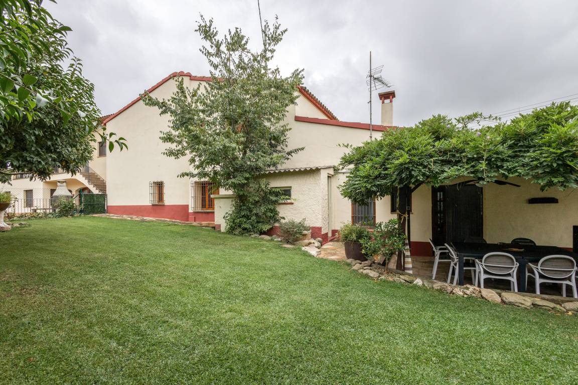 100 M² Maison De Vacances ∙ 4 Chambres ∙ 6 Personnes - Granollers