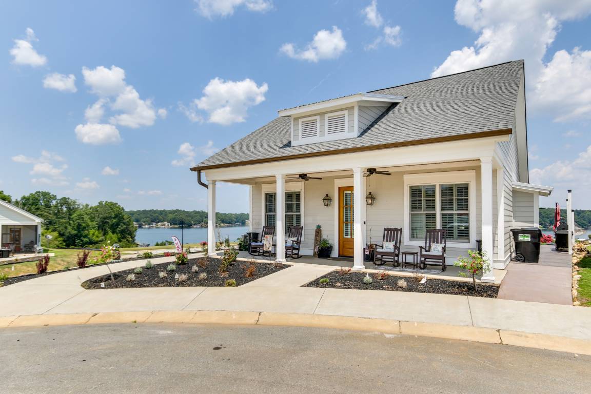 120 M² Cottage ∙ 2 Bedrooms ∙ 8 Guests - Greenwood, SC
