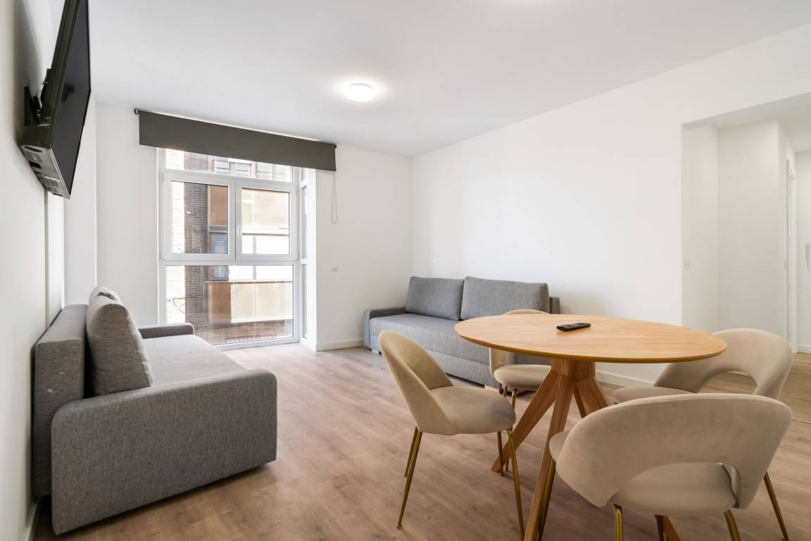 80 M² Apartamento ∙ 2 Habitaciones ∙ 8 Huéspedes - Estación de Méndez Álvaro - Madrid