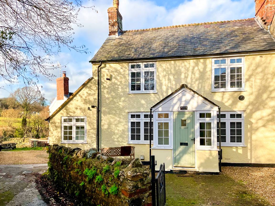Cottage ∙ 2 Bedrooms ∙ 4 Guests - Axminster