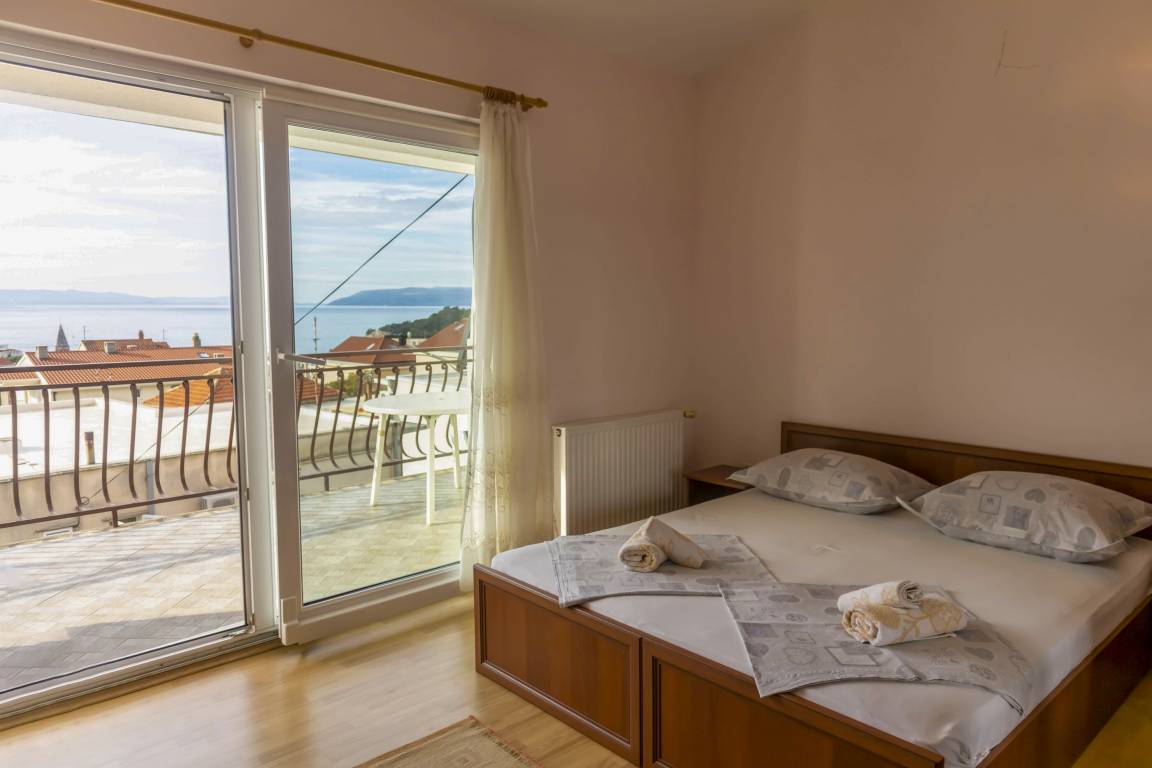 100 M² Apartment ∙ 3 Bedrooms ∙ 6 Guests - Makarska
