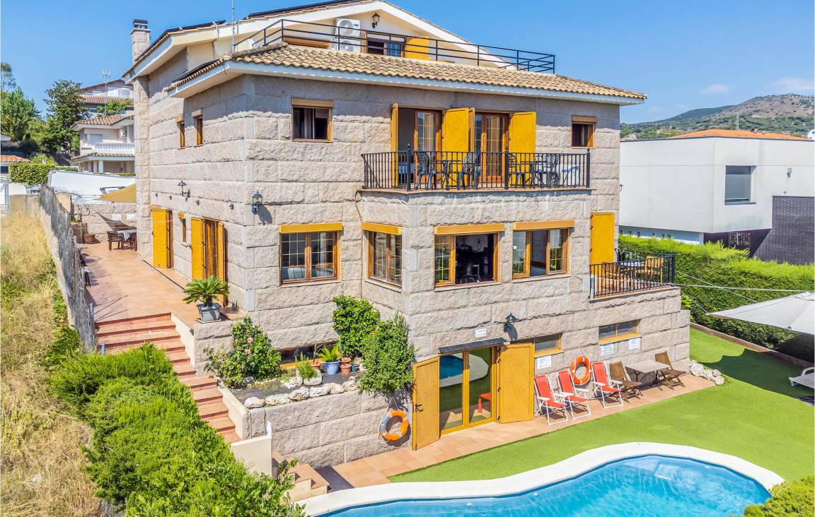 400 M² Casa ∙ 6 Habitaciones ∙ 15 Huéspedes - Montmeló