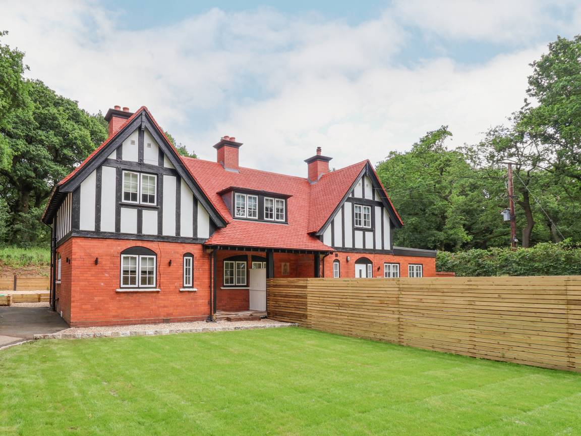 Cottage ∙ 2 Bedrooms ∙ 4 Guests - Tarporley
