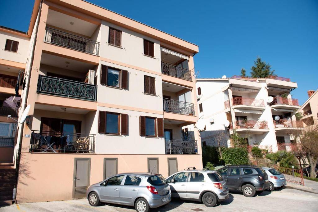 62 M² Huoneisto ∙ 2 Makuuhuonetta ∙ 7 Vierasta - Lovran