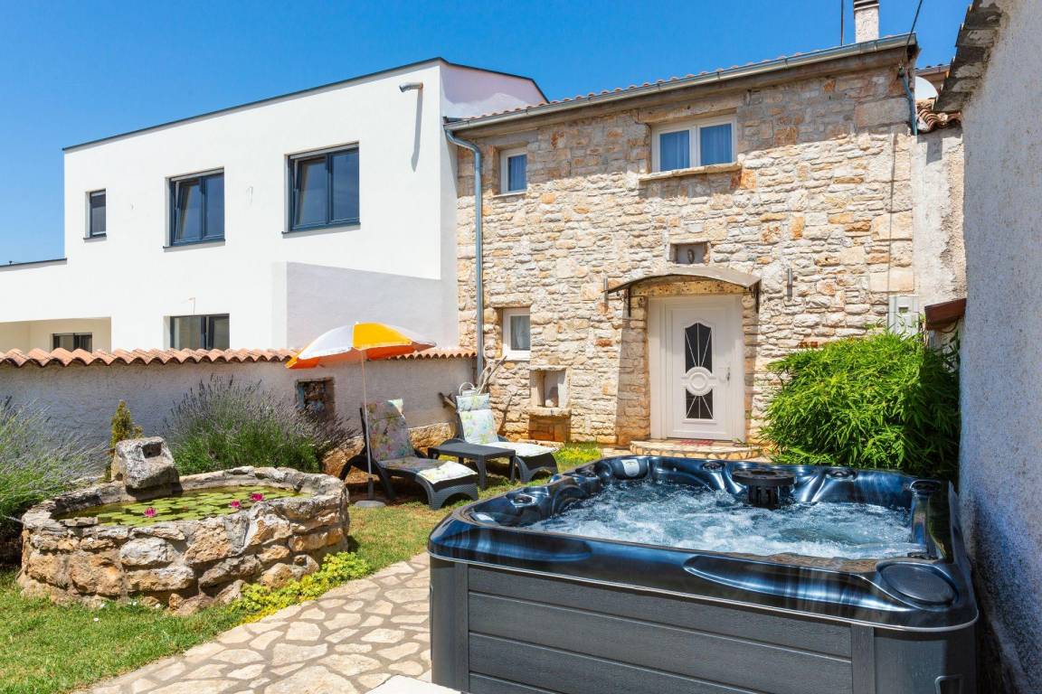 60 M² House ∙ 1 Bedroom ∙ 4 Guests - Pula