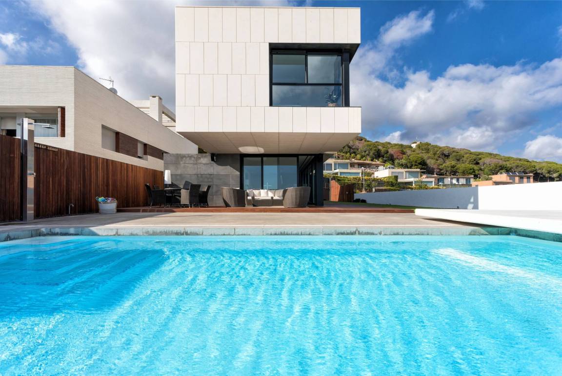 450 M² Villa ∙ 5 Bedrooms ∙ 12 Guests - Mataró