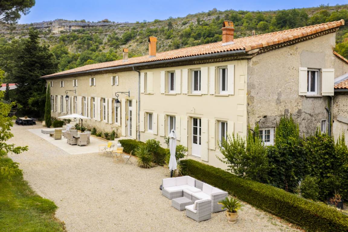 300 M² Maison De Vacances ∙ 7 Chambres ∙ 14 Personnes - Mazamet