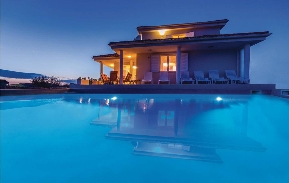114 M² House ∙ 3 Bedrooms ∙ 8 Guests - Novalja
