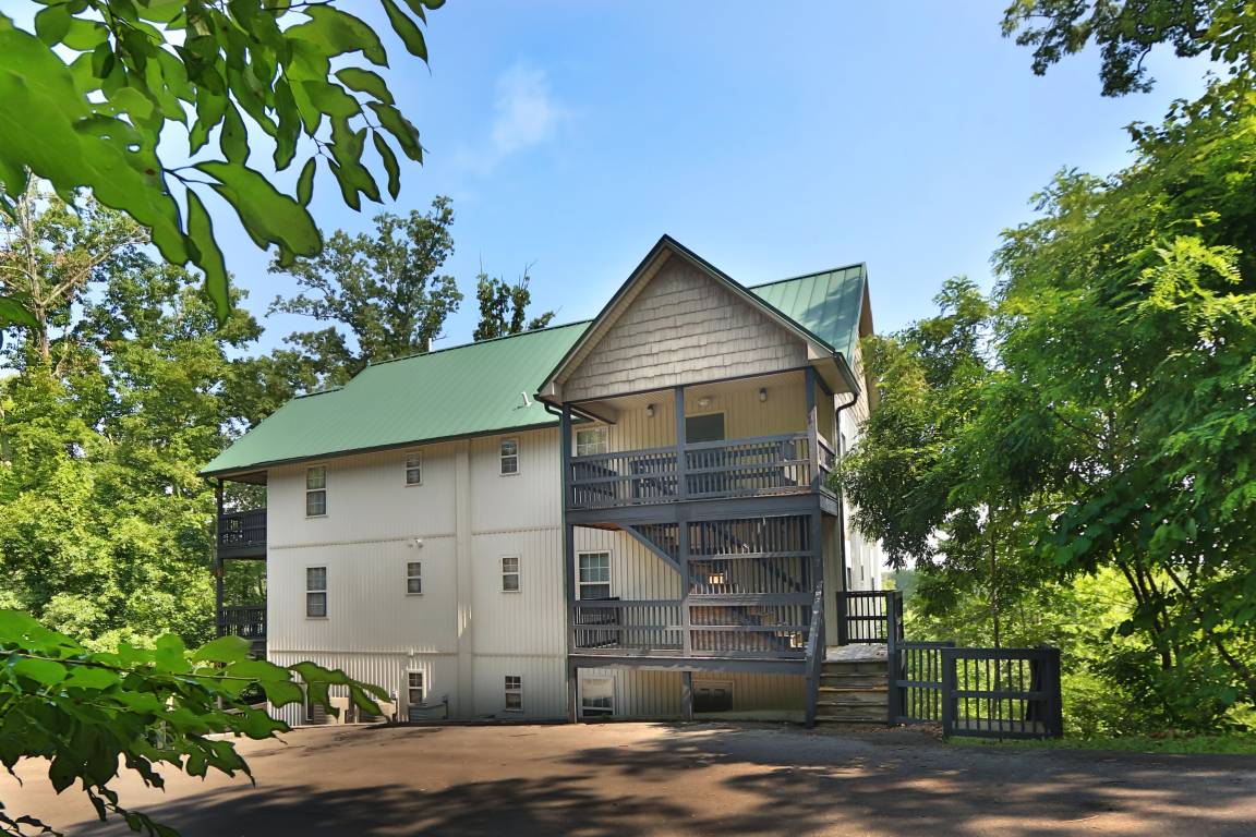 172 M² Condo ∙ 3 Bedrooms ∙ 10 Guests - Gatlinburg, TN