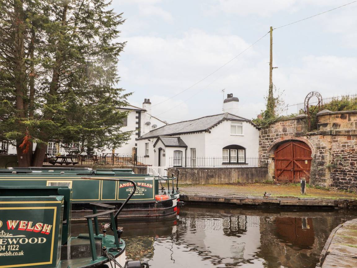 Cottage ∙ 3 Bedrooms ∙ 6 Guests - Llangollen