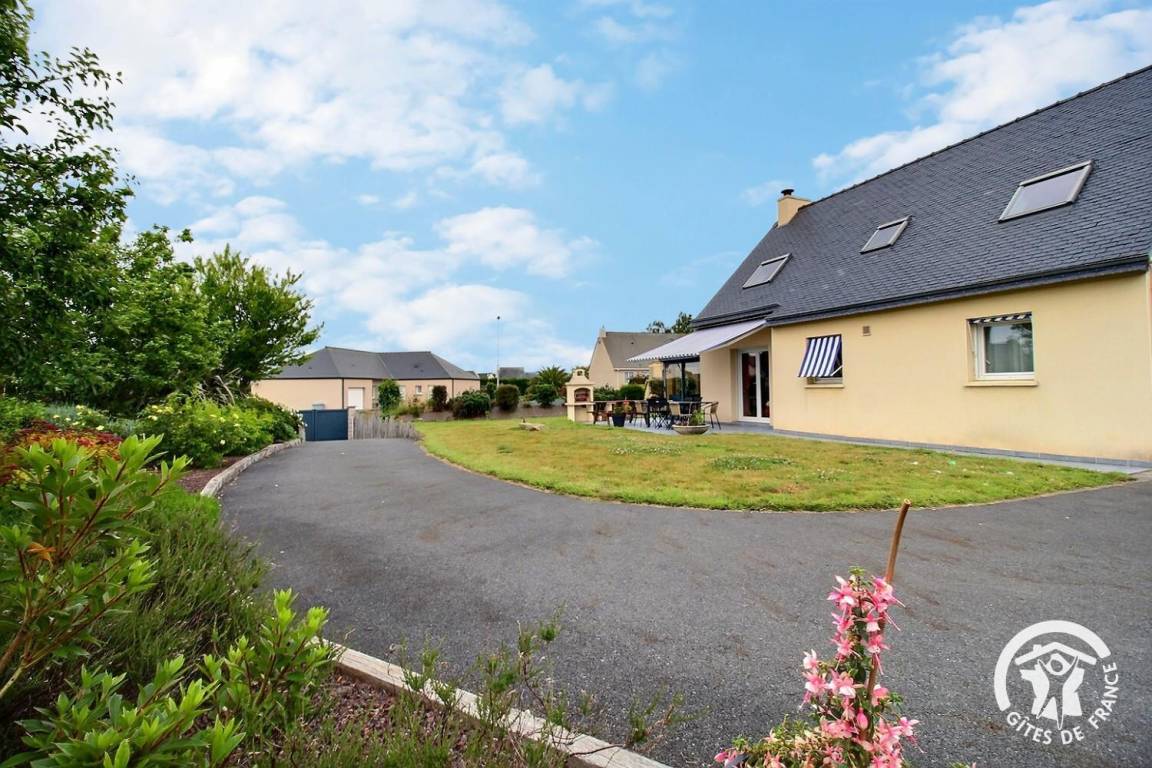 115 M² Gîte ∙ 5 Chambres ∙ 8 Personnes - Penvénan