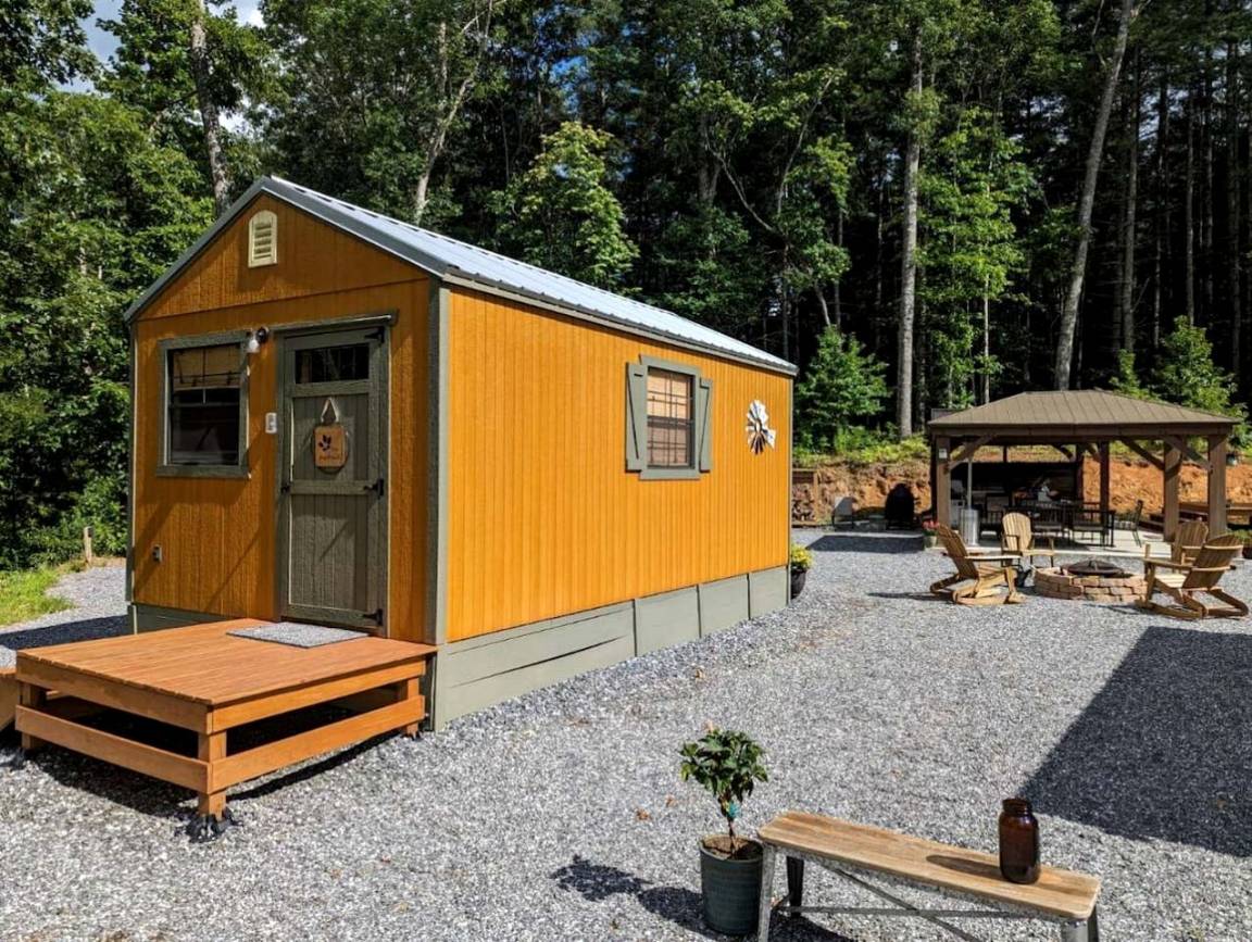House ∙ 1 Bedroom ∙ 2 Guests - Sylva, NC