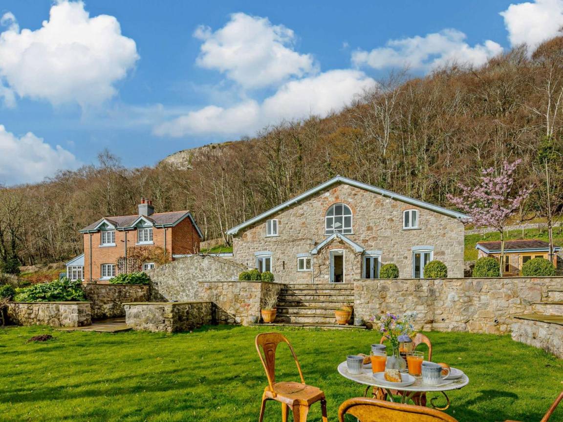 Cottage ∙ 6 Bedrooms ∙ 12 Guests - Colwyn Bay