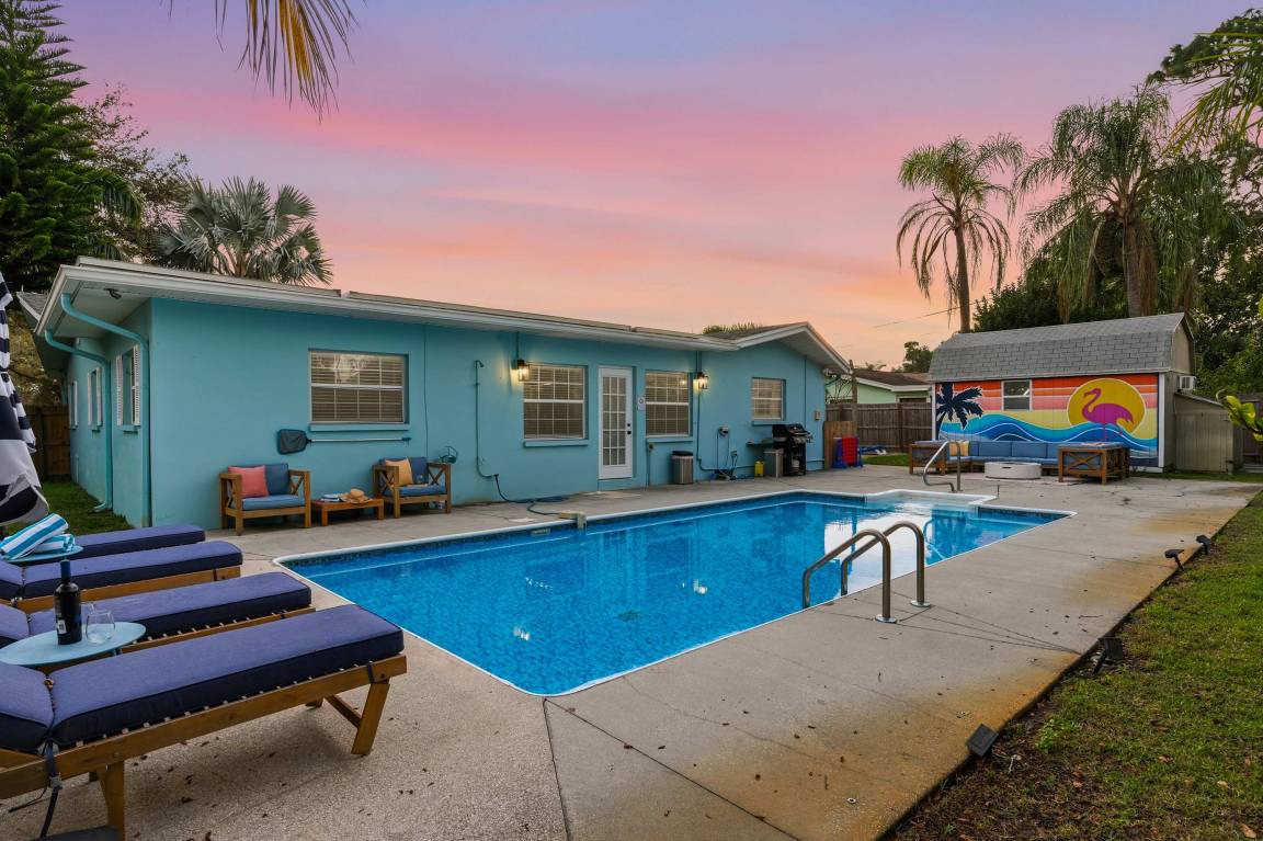 166 M² House ∙ 4 Bedrooms ∙ 14 Guests - Dunedin, FL