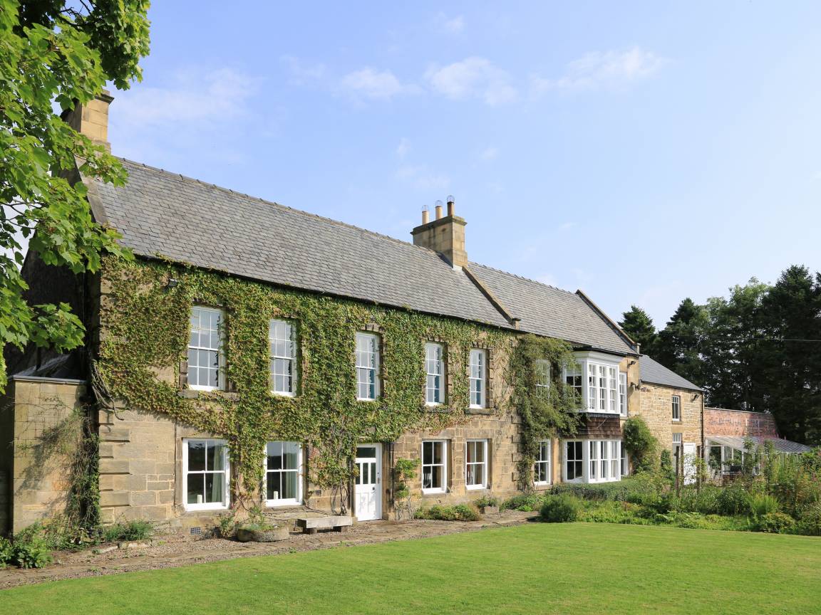 Cottage ∙ 6 Bedrooms ∙ 14 Guests - Morpeth