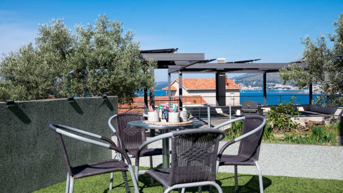 90 M² Huoneisto ∙ 2 Makuuhuonetta ∙ 5 Vierasta - Trogir