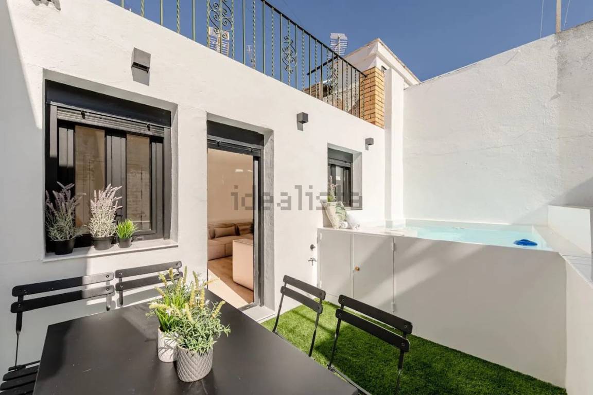 100 M² Apartamento ∙ 4 Habitaciones ∙ 6 Huéspedes - Sevilla