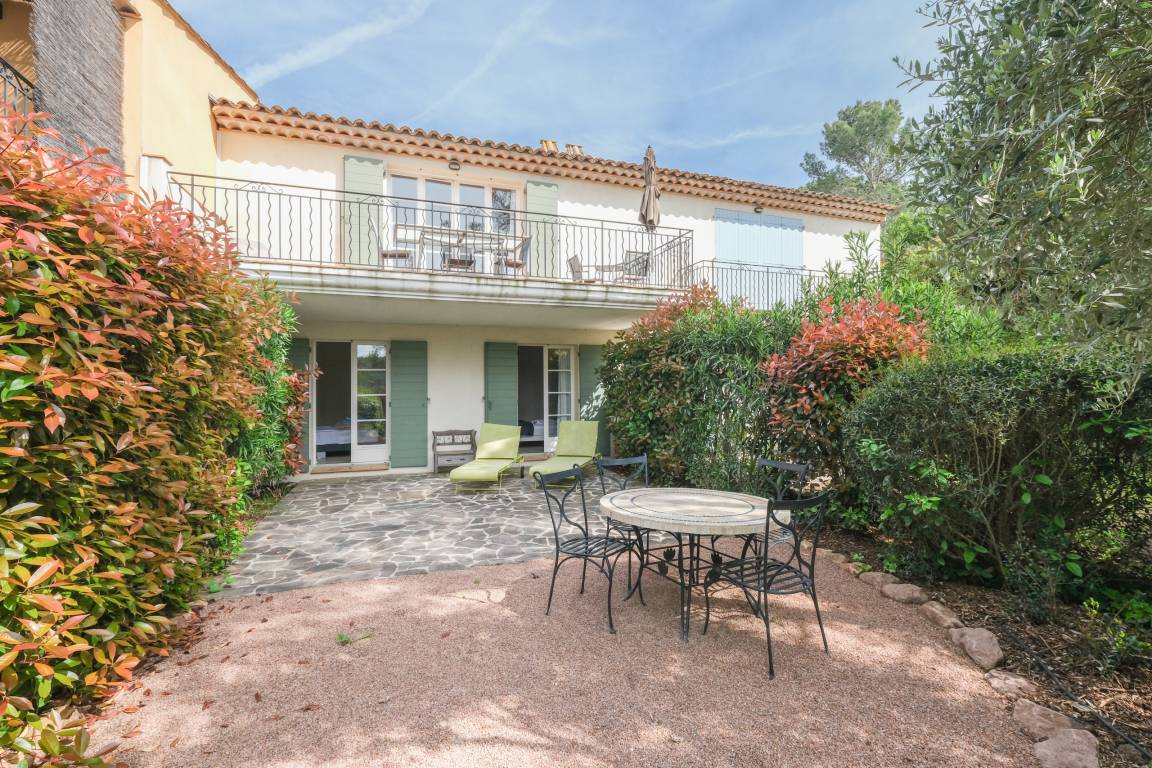 90 M² Ferienhaus ∙ 2 Schlafzimmer ∙ 4 Gäste - La Motte