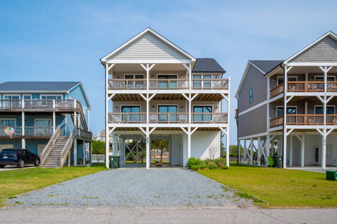 House ∙ 4 Bedrooms ∙ 12 Guests - Topsail Beach, NC