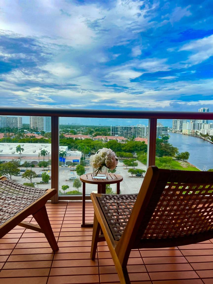 357 M² Apartment ∙ 1 Bedroom ∙ 4 Guests - Hallandale Beach, FL