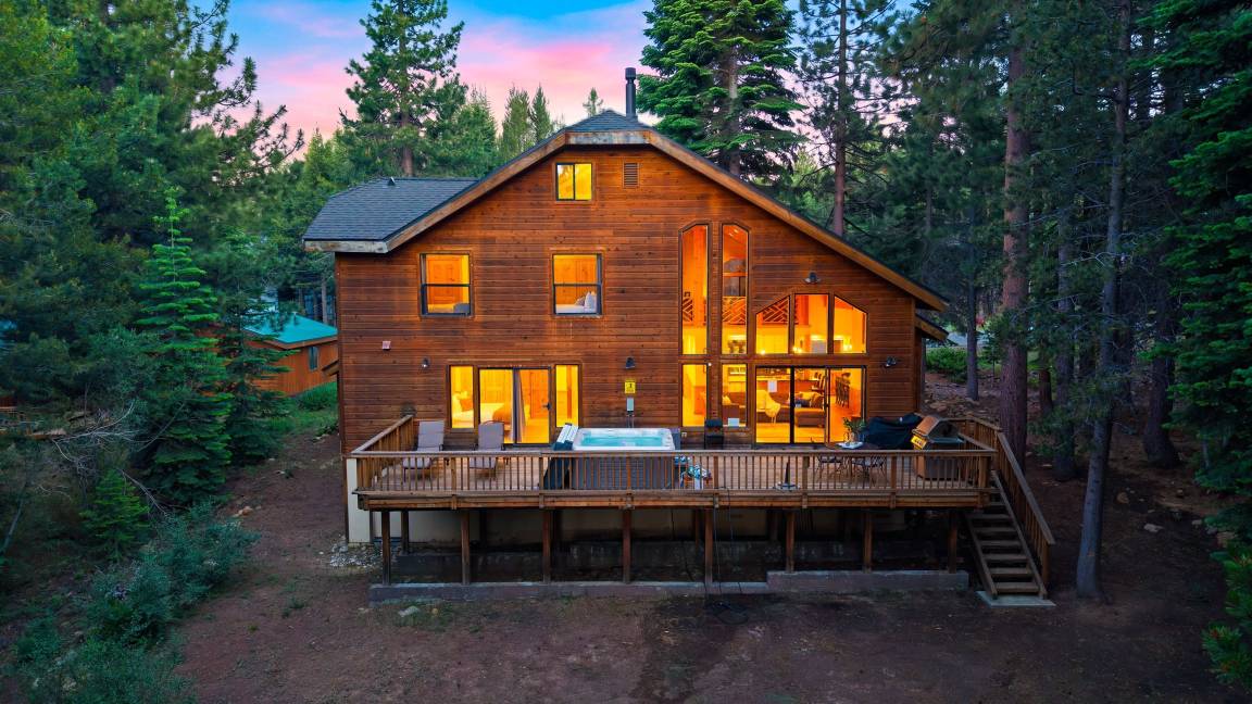 246 M² House ∙ 3 Bedrooms ∙ 8 Guests - Truckee, CA