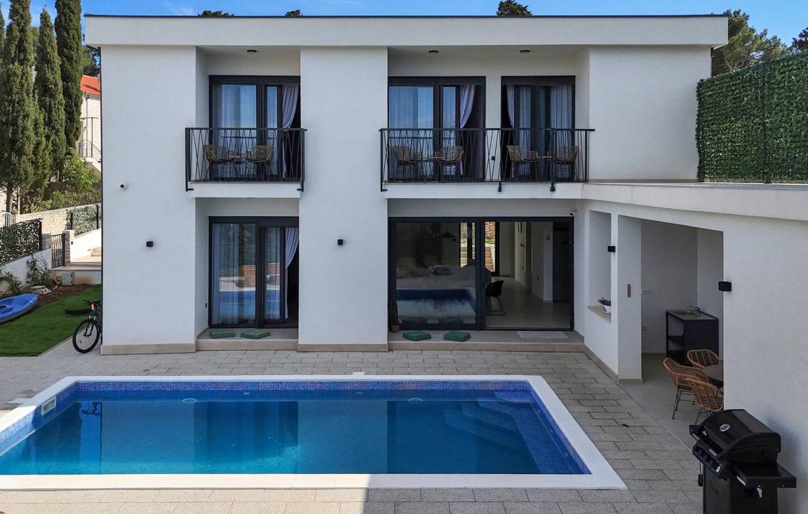 212 M² Ferienhaus ∙ 4 Schlafzimmer ∙ 10 Gäste - Omiš