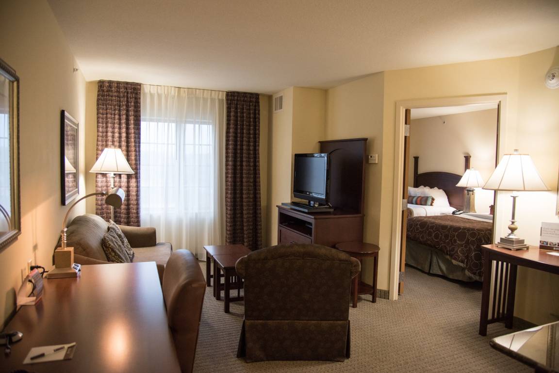 Condo ∙ 1 Bedroom ∙ 4 Guests - Fort Wayne, IN