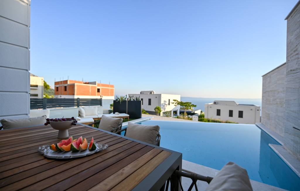 150 M² Villa ∙ 3 Bedrooms ∙ 7 Guests - Makarska