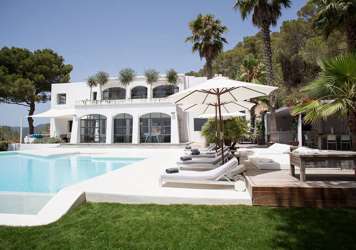 Villa ∙ 6 Habitaciones ∙ 12 Huéspedes - Islas de Ibiza